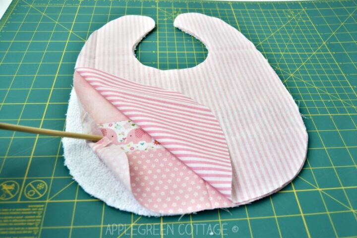 Baby Bib Pattern - FREE Bib Pattern in 3 Sizes!