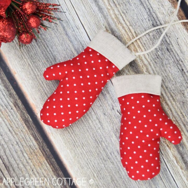 Free Christmas Mitten Ornaments Pattern!