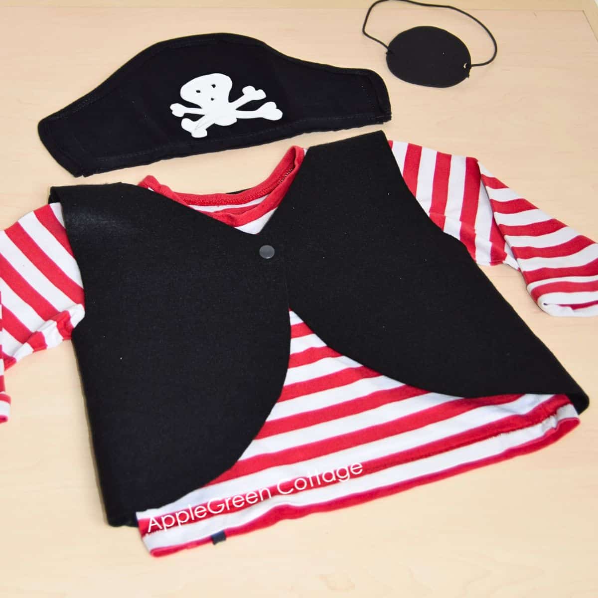 DIY Pirate Costume - Easy And Awesome! - AppleGreen Cottage