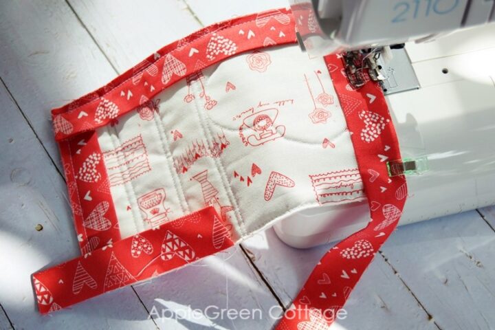 Mug Rug Pattern With Heart Applique - AppleGreen Cottage