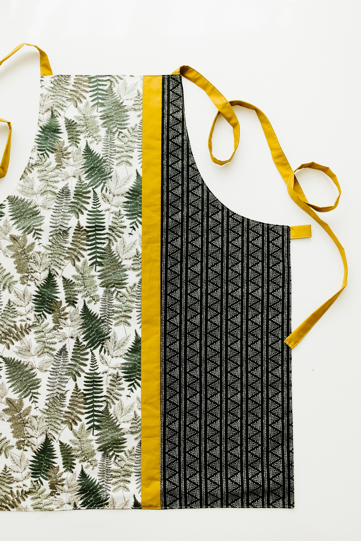 20+ Free Apron Patterns To Sew Now - AppleGreen Cottage
