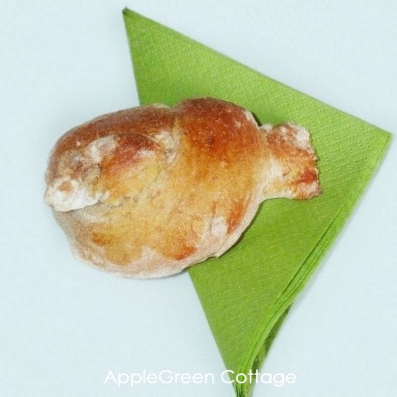 How to Make Bird Shaped Bread Rolls - AppleGreen Cottage