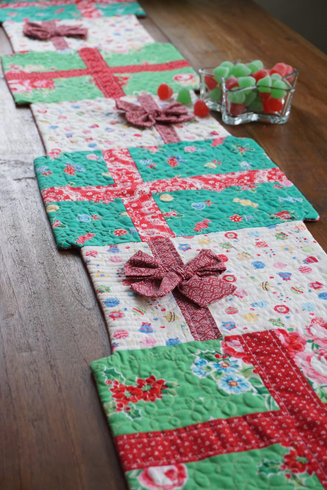 Table Runner Patterns to Sew in 2022 - Beautiful And Free!