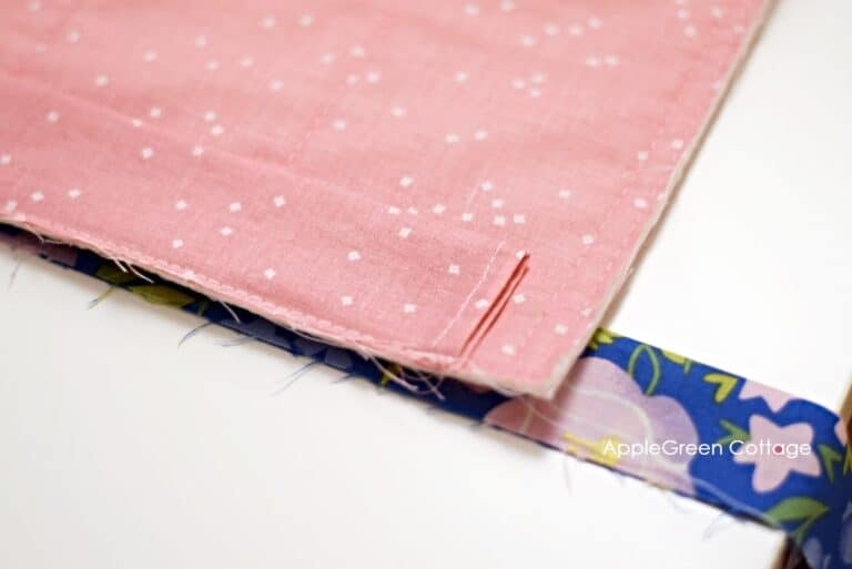 How To Hang A Quilt - AppleGreen Cottage