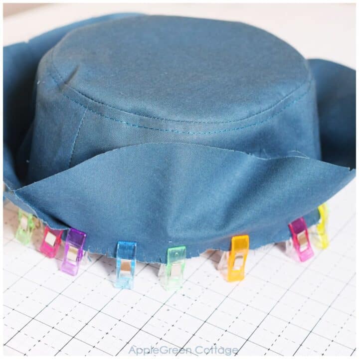 FREE Bucket Hat Pattern by AppleGreen Cottage - in 5 Sizes!