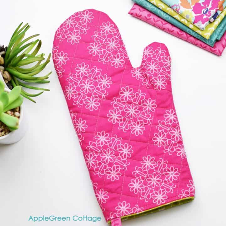 Free Oven Mitt Pattern - 2 Sizes - AppleGreen Cottage