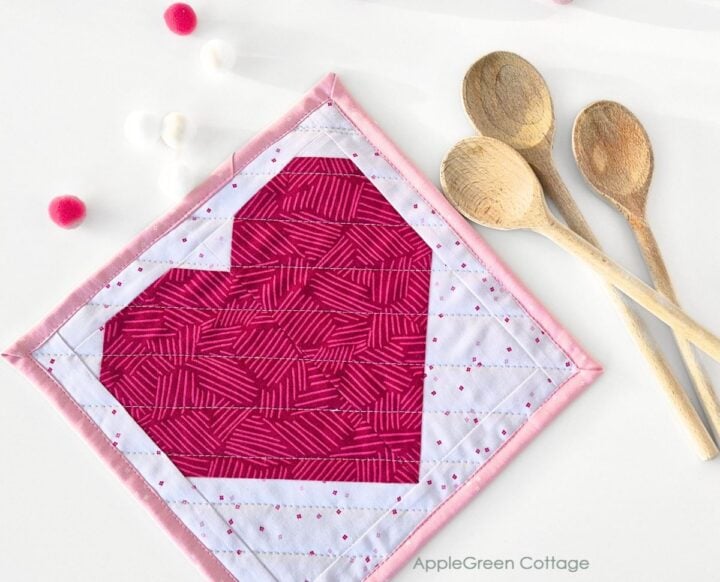 Heart Potholder Pattern - Beautiful And Free! - AppleGreen Cottage